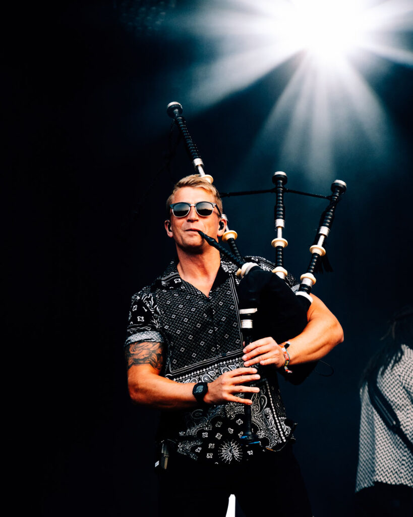The Reeling puts bagpipes and Scottish musicians on a sunny stage ...